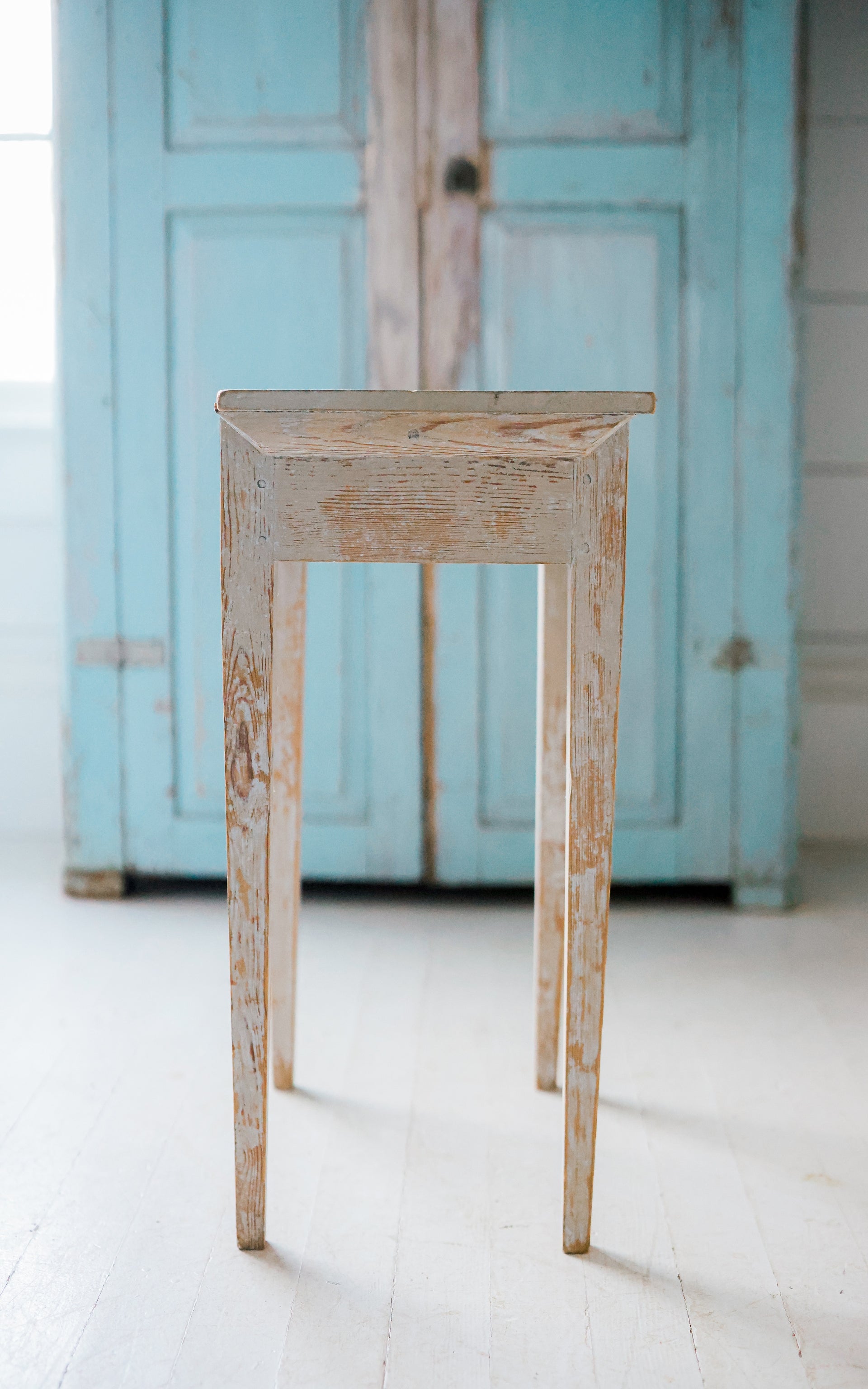 Vintage Swedish Table – Dreamy Whites